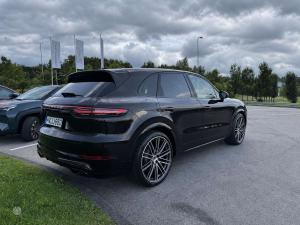 Black Porsche Cayenne 2019 in Vilnius, with an engine capacity of 3.00 L and mileage of 88 thousand km for 44000 €, photo 7 on AUTOMOTO.COM.LV