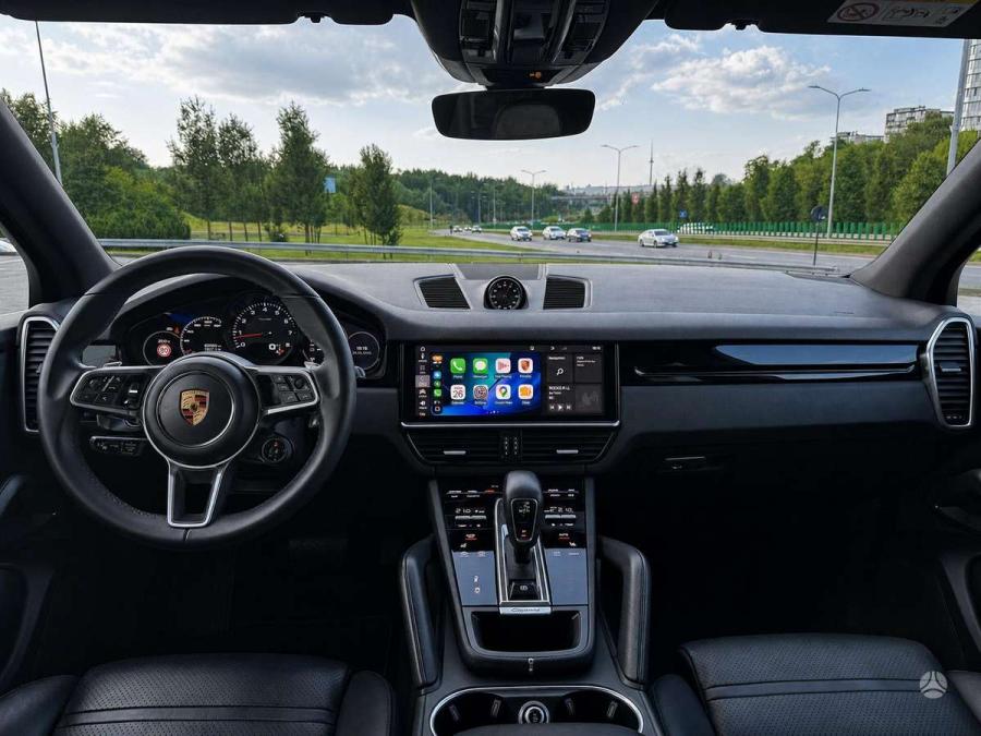Black Porsche Cayenne 2019 in Vilnius, with an engine capacity of 3.00 L and mileage of 88 thousand km for 44000 €, photo 8 on AUTOMOTO.COM.LV
