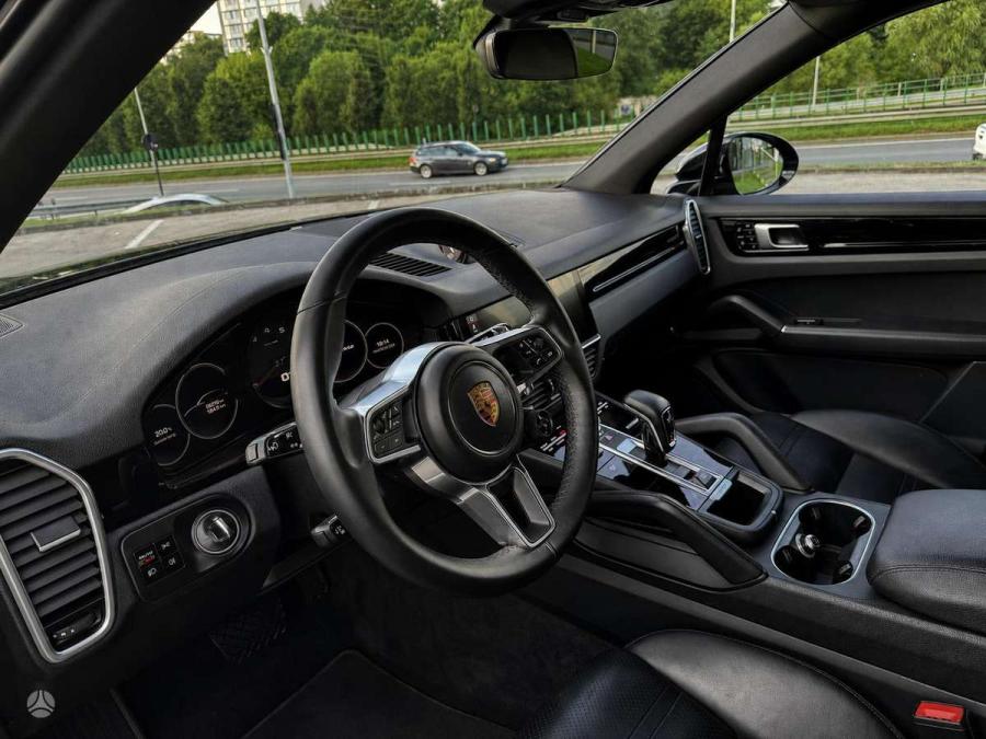 Black Porsche Cayenne 2019 in Vilnius, with an engine capacity of 3.00 L and mileage of 88 thousand km for 44000 €, photo 9 on AUTOMOTO.COM.LV