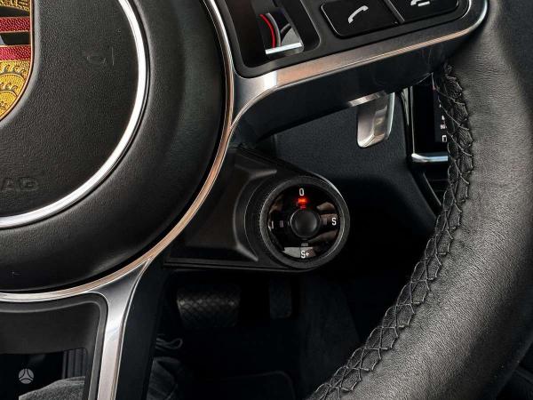 Black Porsche Cayenne 2019 in Vilnius, with an engine capacity of 3.00 L and mileage of 88 thousand km for 44000 €, photo 11 on AUTOMOTO.COM.LV