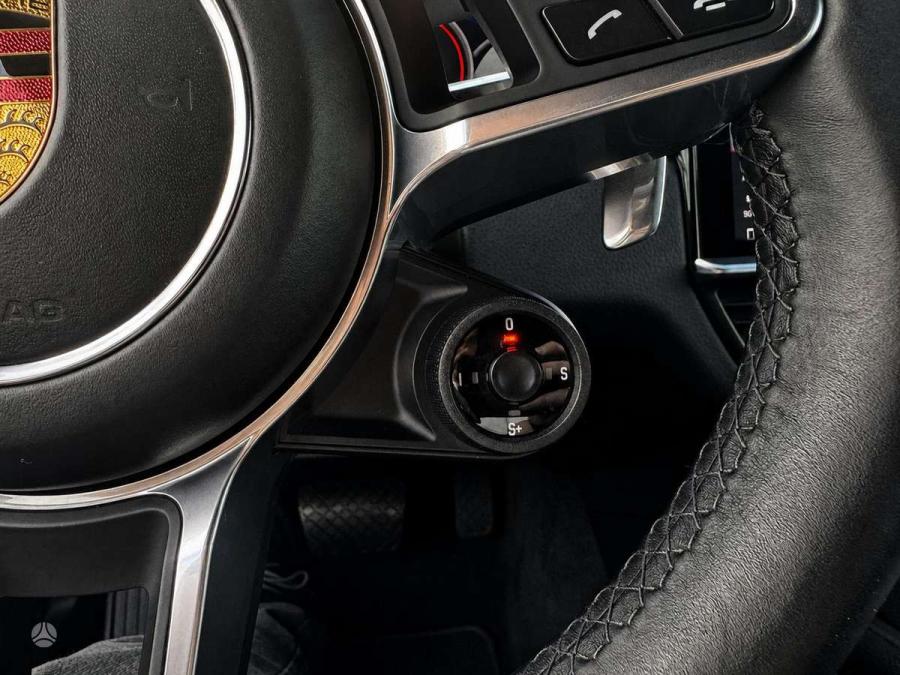 Black Porsche Cayenne 2019 in Vilnius, with an engine capacity of 3.00 L and mileage of 88 thousand km for 44000 €, photo 11 on AUTOMOTO.COM.LV