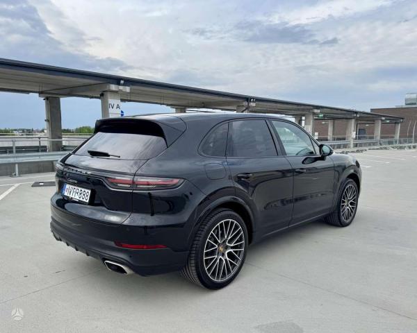 Black Porsche Cayenne 2019 in Vilnius, with an engine capacity of 3.00 L and mileage of 138 thousand km for 32700 €, photo 4 on AUTOMOTO.COM.LV