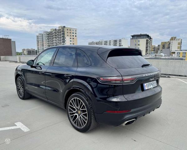 Black Porsche Cayenne 2019 in Vilnius, with an engine capacity of 3.00 L and mileage of 138 thousand km for 32700 €, photo 6 on AUTOMOTO.COM.LV