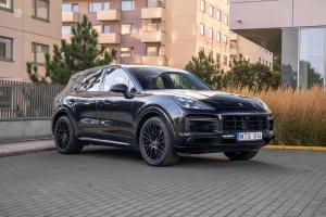 Черный Порше Каен 2019 в Вильнюс, объемом двигателя 4.00 л и пробегом 200 тыс. км за 43000 €, фото 3 на AUTOMOTO.COM.LV