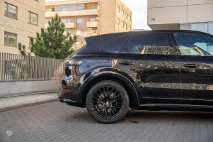 Черный Порше Каен 2019 в Вильнюс, объемом двигателя 4.00 л и пробегом 200 тыс. км за 43000 €, фото 7 на AUTOMOTO.COM.LV