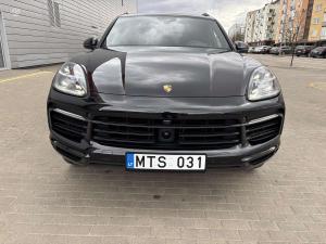 Black Porsche Cayenne 2019 in Vilnius, with an engine capacity of 3.00 L and mileage of 85 thousand km for 36500 €, photo 1 on AUTOMOTO.COM.LV