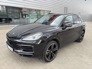 Melns Porsche Cayenne 2019 Viļņa, ar dzinēja tilpumu 3.00 L un nobraukumu 85 tūkst. km par 36500 €, foto 4 vietnē AUTOMOTO.COM.LV