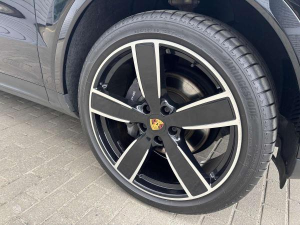 Melns Porsche Cayenne 2019 Viļņa, ar dzinēja tilpumu 3.00 L un nobraukumu 85 tūkst. km par 36500 €, foto 6 vietnē AUTOMOTO.COM.LV