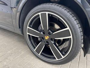 Melns Porsche Cayenne 2019 Viļņa, ar dzinēja tilpumu 3.00 L un nobraukumu 85 tūkst. km par 36500 €, foto 6 vietnē AUTOMOTO.COM.LV