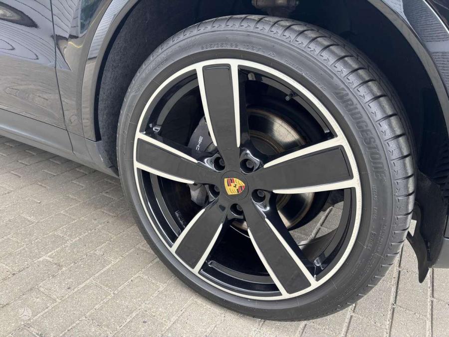 Melns Porsche Cayenne 2019 Viļņa, ar dzinēja tilpumu 3.00 L un nobraukumu 85 tūkst. km par 36500 €, foto 6 vietnē AUTOMOTO.COM.LV