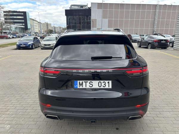 Melns Porsche Cayenne 2019 Viļņa, ar dzinēja tilpumu 3.00 L un nobraukumu 85 tūkst. km par 36500 €, foto 8 vietnē AUTOMOTO.COM.LV