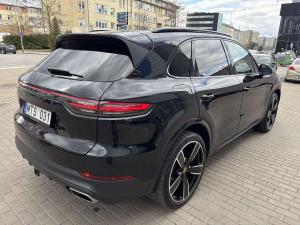 Melns Porsche Cayenne 2019 Viļņa, ar dzinēja tilpumu 3.00 L un nobraukumu 85 tūkst. km par 36500 €, foto 9 vietnē AUTOMOTO.COM.LV