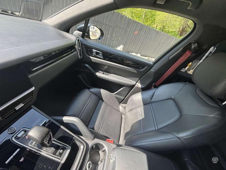 Melns Porsche Cayenne 2019 Viļņa, ar dzinēja tilpumu 3.00 L un nobraukumu 85 tūkst. km par 36500 €, foto 16 vietnē AUTOMOTO.COM.LV