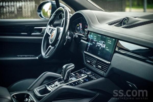 Melns Porsche Cayenne 2019 Rīga, ar dzinēja tilpumu 2.90 L un nobraukumu 128 tūkst. km par 45990 €, foto 9 vietnē AUTOMOTO.COM.LV
