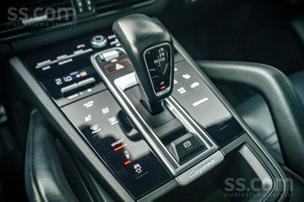 Melns Porsche Cayenne 2019 Rīga, ar dzinēja tilpumu 2.90 L un nobraukumu 128 tūkst. km par 45990 €, foto 11 vietnē AUTOMOTO.COM.LV