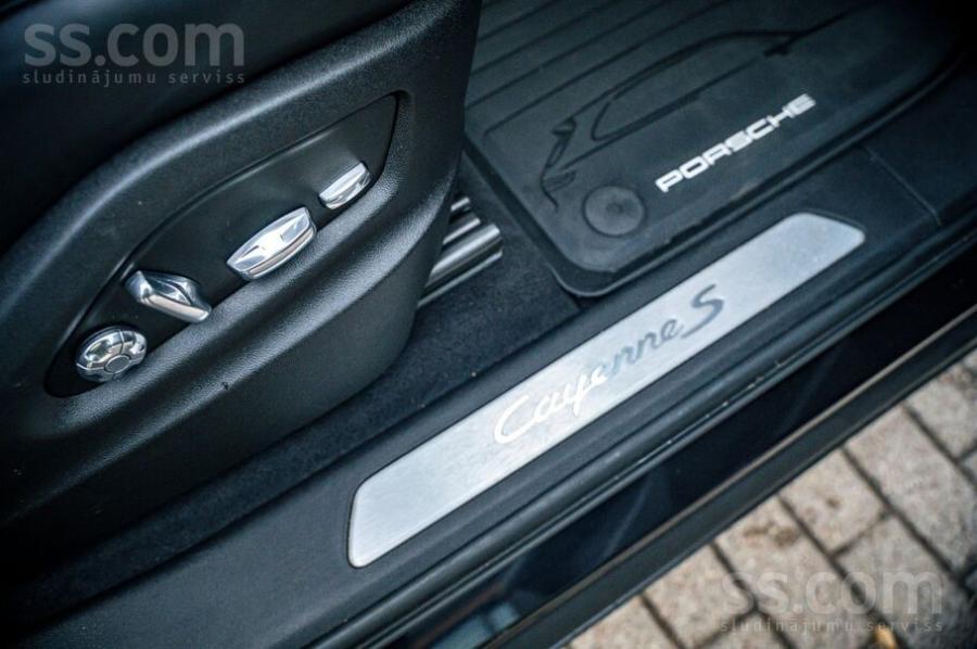 Черный Порше Каен 2019 в Рига, объемом двигателя 2.90 л и пробегом 128 тыс. км за 45990 €, фото 23 на AUTOMOTO.COM.LV