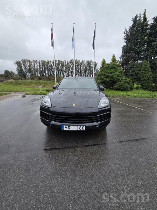 Melns Porsche Cayenne 2019 Rīga, ar dzinēja tilpumu 3.00 L un nobraukumu 178 tūkst. km par 36000 €, foto 1 vietnē AUTOMOTO.COM.LV