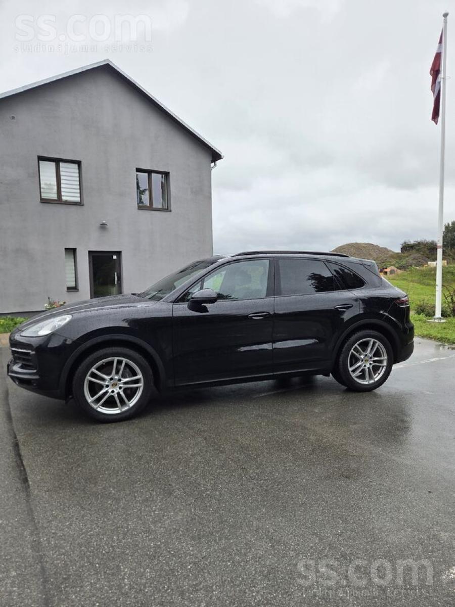 Black Porsche Cayenne 2019 in Riga, with an engine capacity of 3.00 L and mileage of 178 thousand km for 36000 €, photo 3 on AUTOMOTO.COM.LV