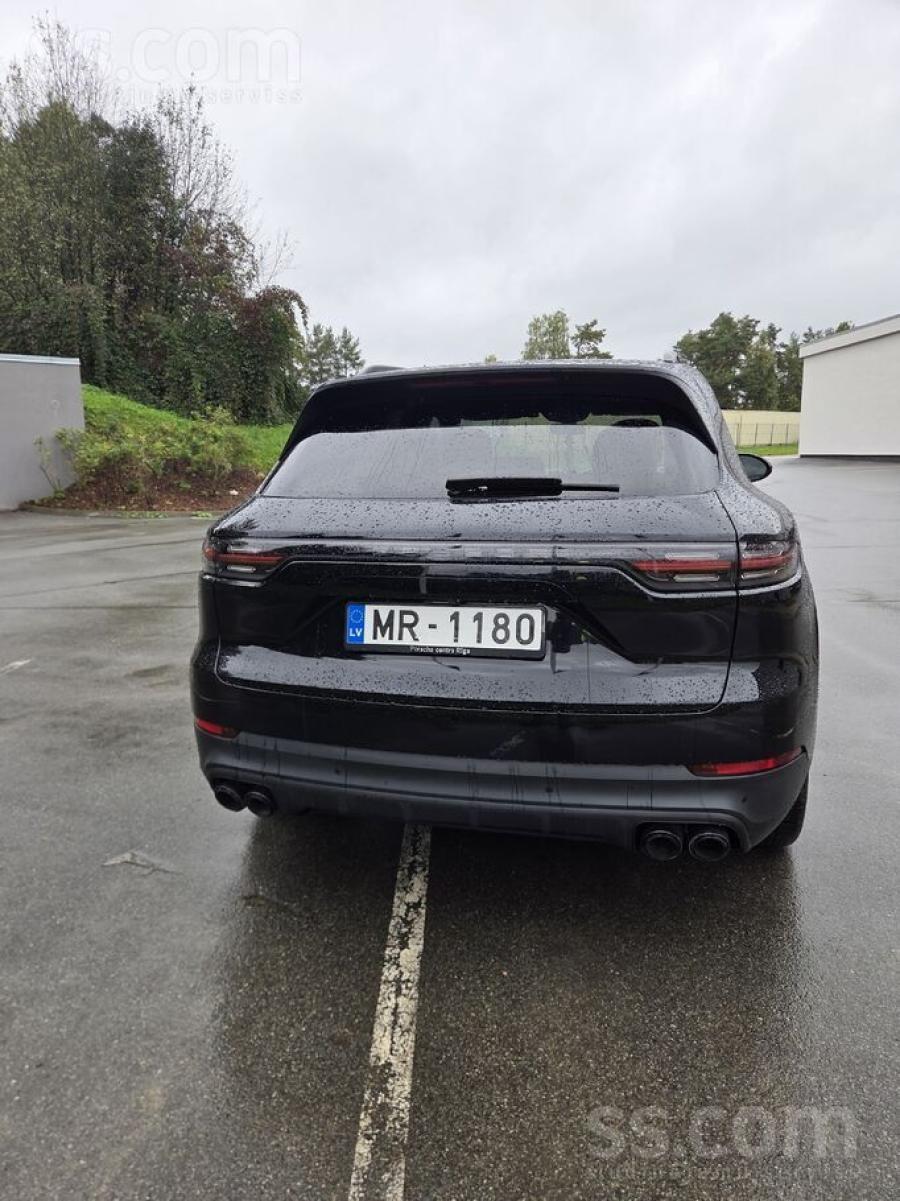 Black Porsche Cayenne 2019 in Riga, with an engine capacity of 3.00 L and mileage of 178 thousand km for 36000 €, photo 5 on AUTOMOTO.COM.LV