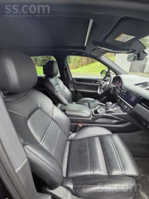 Black Porsche Cayenne 2019 in Riga, with an engine capacity of 3.00 L and mileage of 178 thousand km for 36000 €, photo 8 on AUTOMOTO.COM.LV