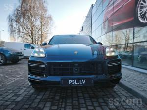 Black Porsche Cayenne 2020 in Riga, with an engine capacity of 4.00 L and mileage of 96 thousand km for 59900 €, photo 3 on AUTOMOTO.COM.LV