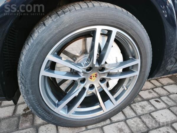 Black Porsche Cayenne 2020 in Riga, with an engine capacity of 4.00 L and mileage of 96 thousand km for 59900 €, photo 10 on AUTOMOTO.COM.LV