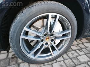 Black Porsche Cayenne 2020 in Riga, with an engine capacity of 4.00 L and mileage of 96 thousand km for 59900 €, photo 11 on AUTOMOTO.COM.LV