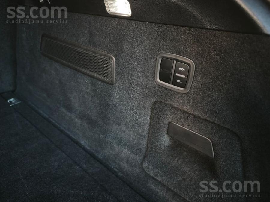 Black Porsche Cayenne 2020 in Riga, with an engine capacity of 4.00 L and mileage of 96 thousand km for 59900 €, photo 12 on AUTOMOTO.COM.LV