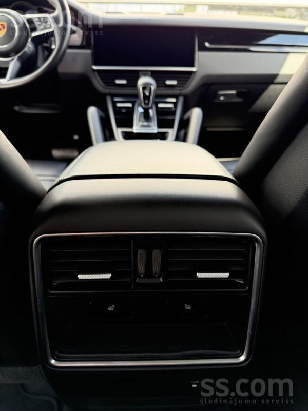 Black Porsche Cayenne 2020 in Riga, with an engine capacity of 3.00 L and mileage of 59 thousand km for 55700 €, photo 10 on AUTOMOTO.COM.LV