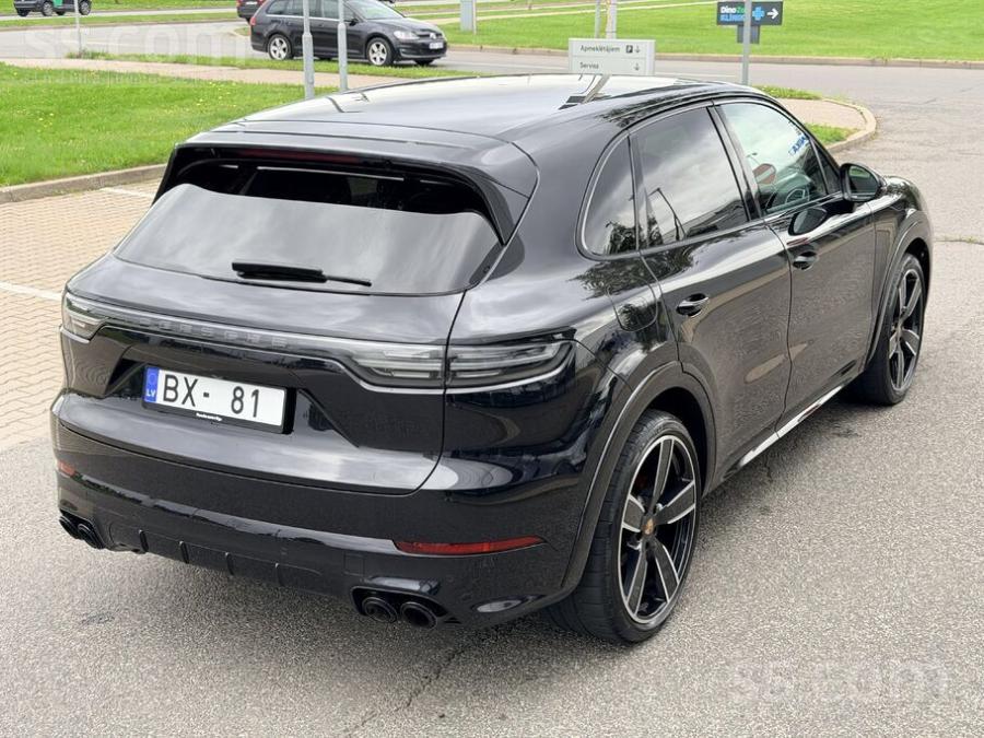 Black Porsche Cayenne 2020 in Riga, with an engine capacity of 3.00 L and mileage of 175 thousand km for 55900 €, photo 4 on AUTOMOTO.COM.LV