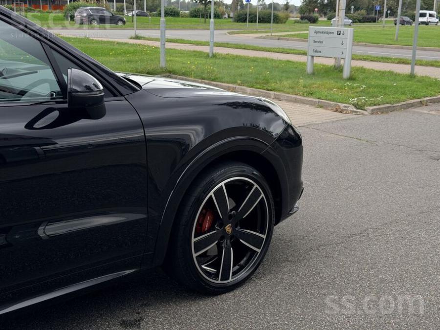 Black Porsche Cayenne 2020 in Riga, with an engine capacity of 3.00 L and mileage of 175 thousand km for 55900 €, photo 5 on AUTOMOTO.COM.LV