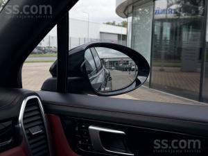 Black Porsche Cayenne 2020 in Riga, with an engine capacity of 3.00 L and mileage of 175 thousand km for 55900 €, photo 7 on AUTOMOTO.COM.LV