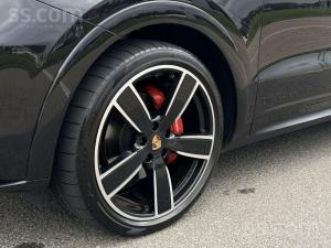 Black Porsche Cayenne 2020 in Riga, with an engine capacity of 3.00 L and mileage of 175 thousand km for 55900 €, photo 8 on AUTOMOTO.COM.LV