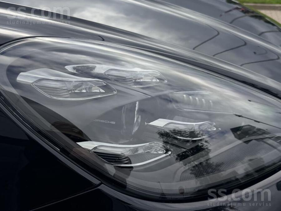 Black Porsche Cayenne 2020 in Riga, with an engine capacity of 3.00 L and mileage of 175 thousand km for 55900 €, photo 10 on AUTOMOTO.COM.LV