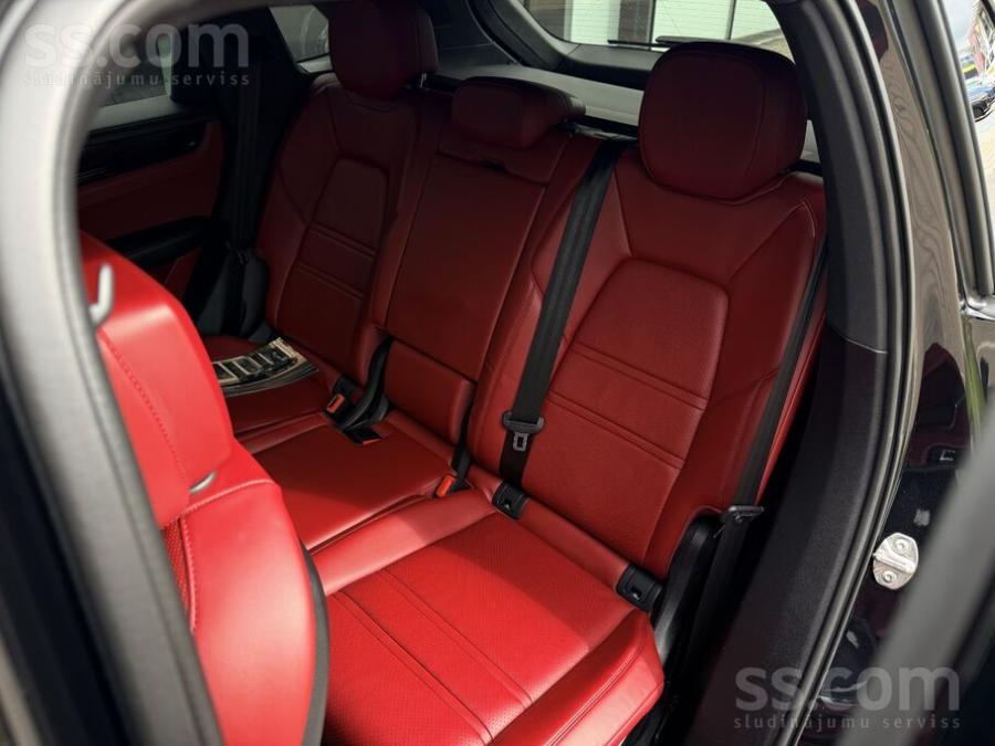 Black Porsche Cayenne 2020 in Riga, with an engine capacity of 3.00 L and mileage of 175 thousand km for 55900 €, photo 13 on AUTOMOTO.COM.LV