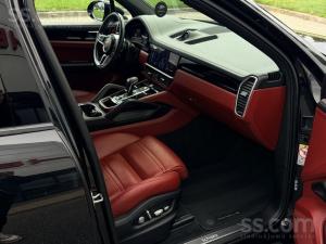 Black Porsche Cayenne 2020 in Riga, with an engine capacity of 3.00 L and mileage of 175 thousand km for 55900 €, photo 14 on AUTOMOTO.COM.LV