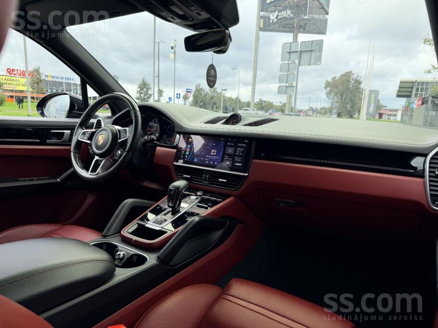Black Porsche Cayenne 2020 in Riga, with an engine capacity of 3.00 L and mileage of 175 thousand km for 55900 €, photo 16 on AUTOMOTO.COM.LV