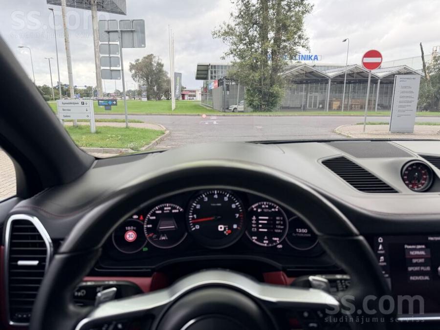 Black Porsche Cayenne 2020 in Riga, with an engine capacity of 3.00 L and mileage of 175 thousand km for 55900 €, photo 23 on AUTOMOTO.COM.LV