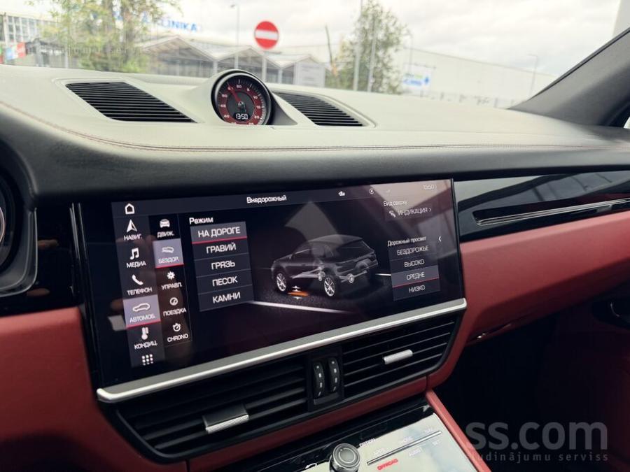 Black Porsche Cayenne 2020 in Riga, with an engine capacity of 3.00 L and mileage of 175 thousand km for 55900 €, photo 25 on AUTOMOTO.COM.LV