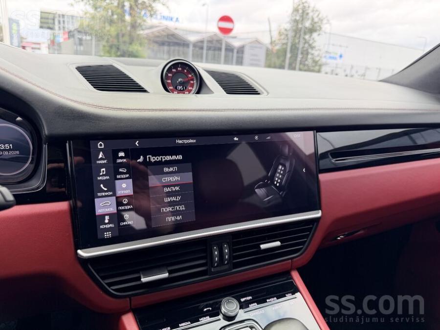 Black Porsche Cayenne 2020 in Riga, with an engine capacity of 3.00 L and mileage of 175 thousand km for 55900 €, photo 26 on AUTOMOTO.COM.LV