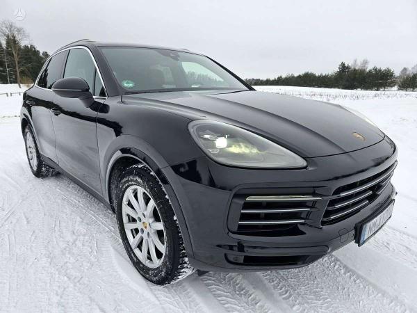 Black Porsche Cayenne 2021 in Klaipeda, with an engine capacity of 3.00 L and mileage of 146 thousand km for 30500 €, photo 1 on AUTOMOTO.COM.LV