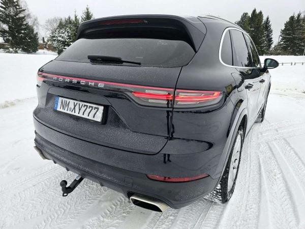 Black Porsche Cayenne 2021 in Klaipeda, with an engine capacity of 3.00 L and mileage of 146 thousand km for 30500 €, photo 4 on AUTOMOTO.COM.LV