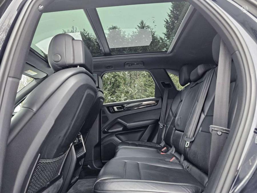 Melns Porsche Cayenne 2021 Klaipėda, ar dzinēja tilpumu 3.00 L un nobraukumu 146 tūkst. km par 30500 €, foto 11 vietnē AUTOMOTO.COM.LV