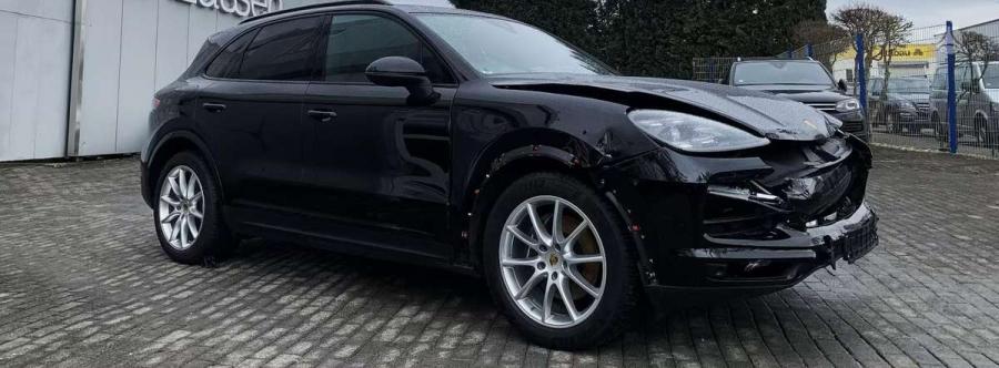 Melns Porsche Cayenne 2021 Panevēža, ar dzinēja tilpumu 3.00 L un nobraukumu 55 tūkst. km par 36800 €, foto 5 vietnē AUTOMOTO.COM.LV