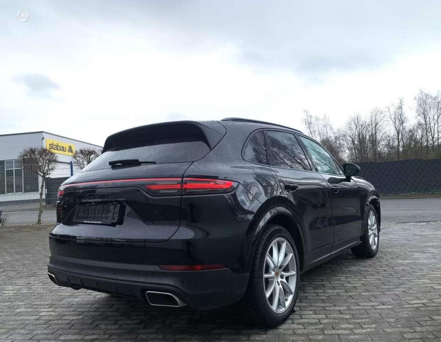 Melns Porsche Cayenne 2021 Panevēža, ar dzinēja tilpumu 3.00 L un nobraukumu 55 tūkst. km par 36800 €, foto 6 vietnē AUTOMOTO.COM.LV