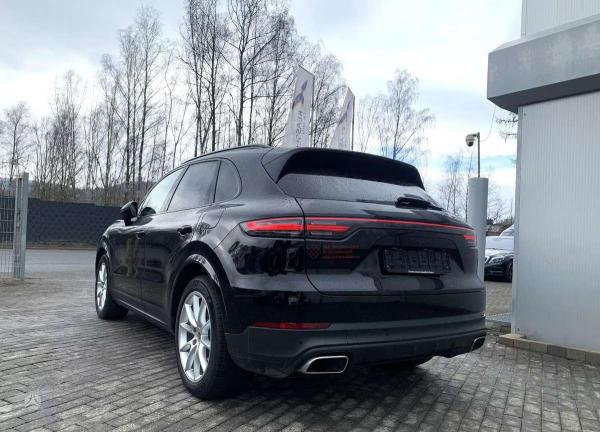 Melns Porsche Cayenne 2021 Panevēža, ar dzinēja tilpumu 3.00 L un nobraukumu 55 tūkst. km par 36800 €, foto 8 vietnē AUTOMOTO.COM.LV