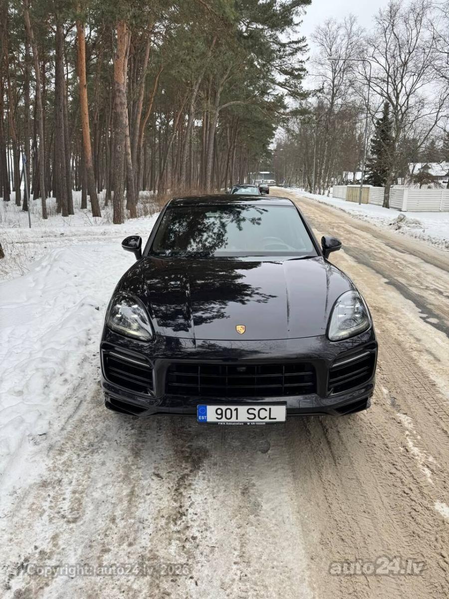 Black Porsche Cayenne 2021 in Tallinn, with an engine capacity of 3.00 L and mileage of 130 thousand km for 68000 €, photo 3 on AUTOMOTO.COM.LV
