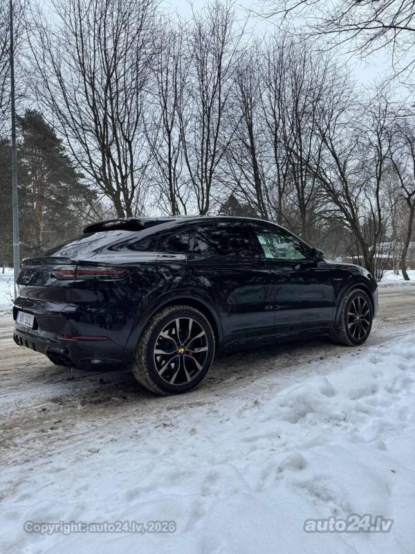 Black Porsche Cayenne 2021 in Tallinn, with an engine capacity of 3.00 L and mileage of 130 thousand km for 68000 €, photo 4 on AUTOMOTO.COM.LV