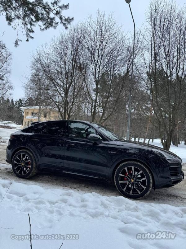 Black Porsche Cayenne 2021 in Tallinn, with an engine capacity of 3.00 L and mileage of 130 thousand km for 68000 €, photo 5 on AUTOMOTO.COM.LV