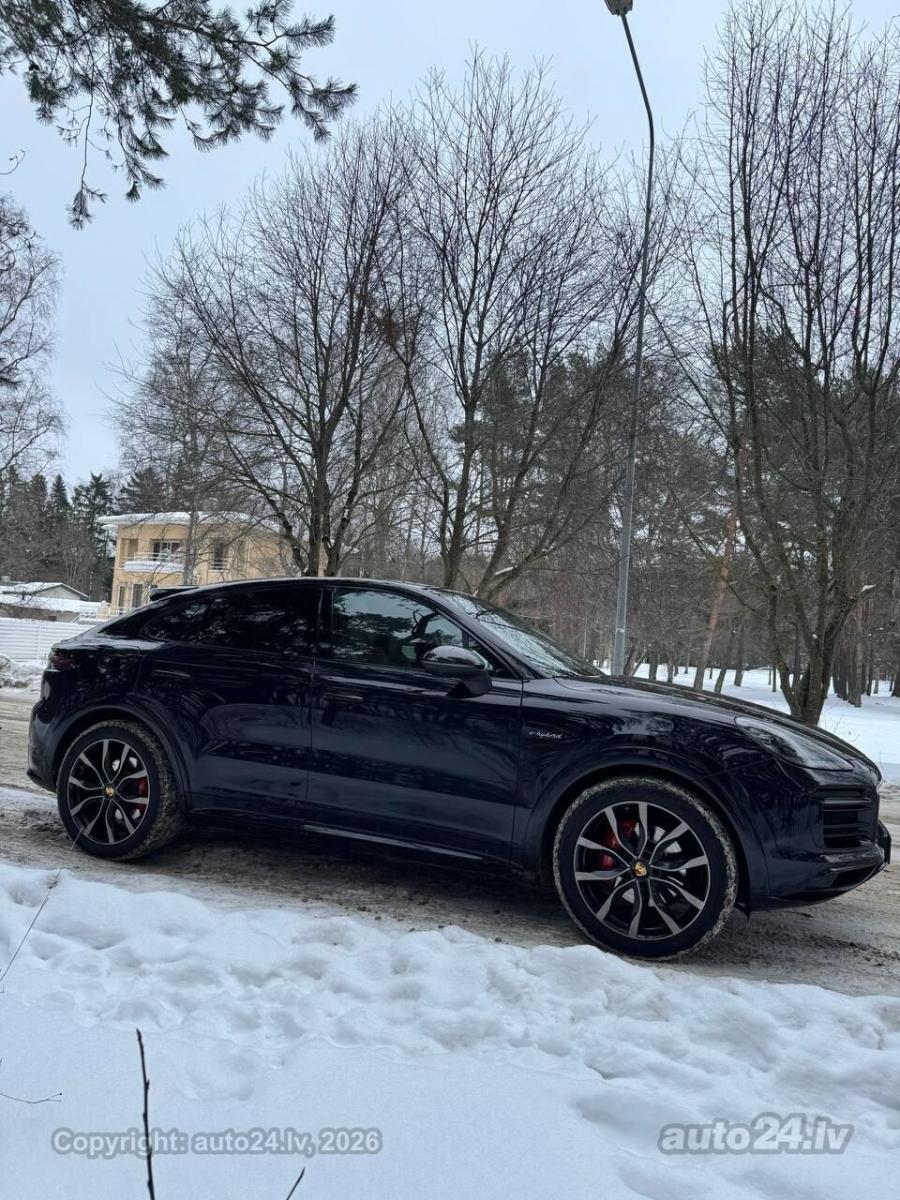 Black Porsche Cayenne 2021 in Tallinn, with an engine capacity of 3.00 L and mileage of 130 thousand km for 68000 €, photo 5 on AUTOMOTO.COM.LV